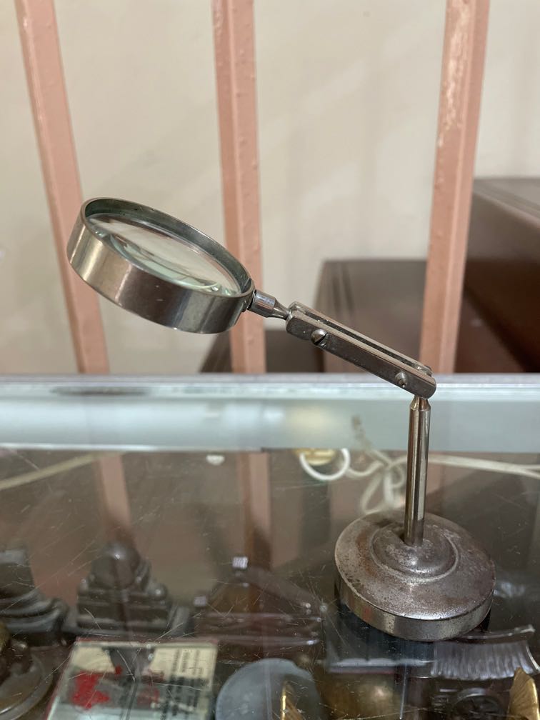 Magnifying Glass with Metal Stand, Furniture & Home Living, Home Decor ...