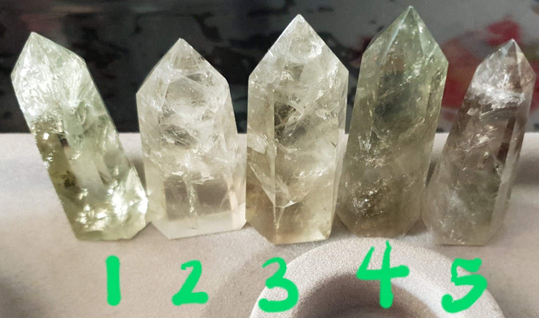 *Rare* Green crystal pillars ~5cm in height, Women's Fashion, Jewelry ...