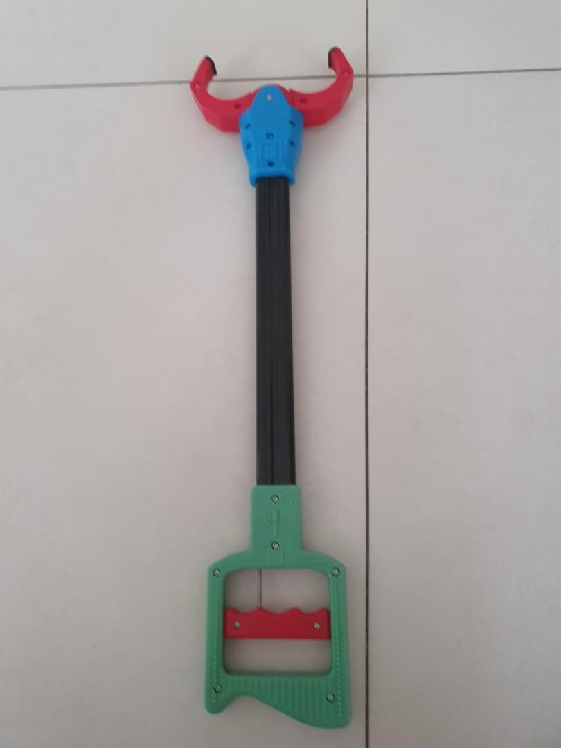 Toy claw for kids, Hobbies & Toys, Toys & Games on Carousell