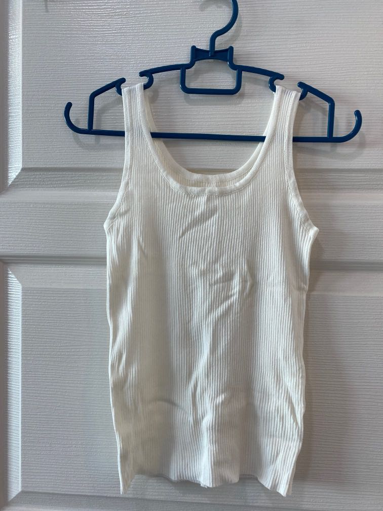 White singlet top, Women's Fashion, Tops, Sleeveless on Carousell