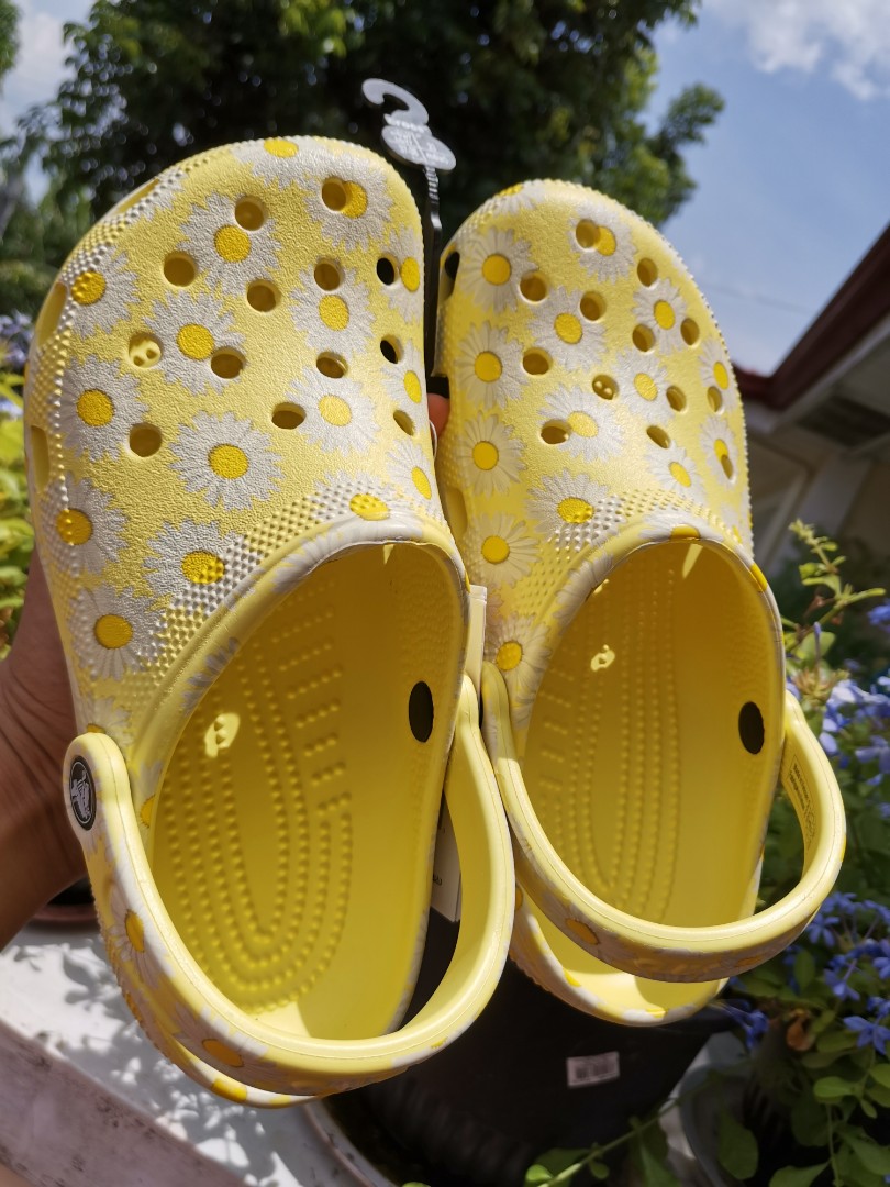 Crocs Classic Vacay Vibes Banana daisy W6 W7, Women's Fashion, Footwear ...