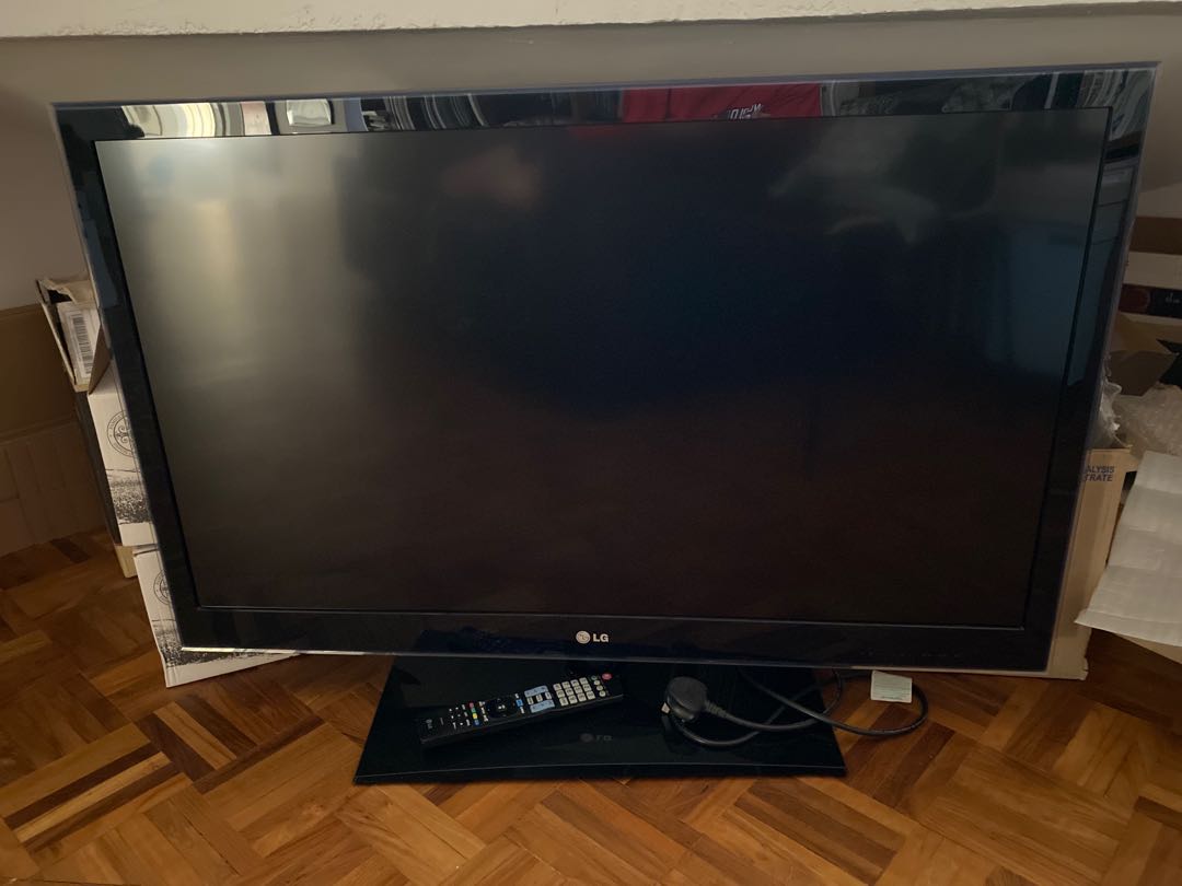 LG 42inch tv screen (42LV2500-CA), TV & Home Appliances, TV ...
