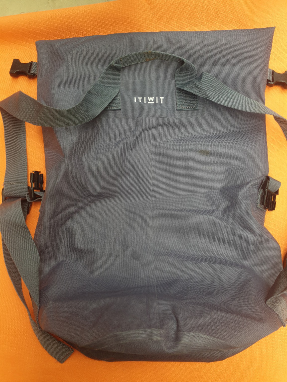 Decathlon ITIWIT Drybag 30L [SOLD ON FB MARKET], Men's Fashion, Bags ...