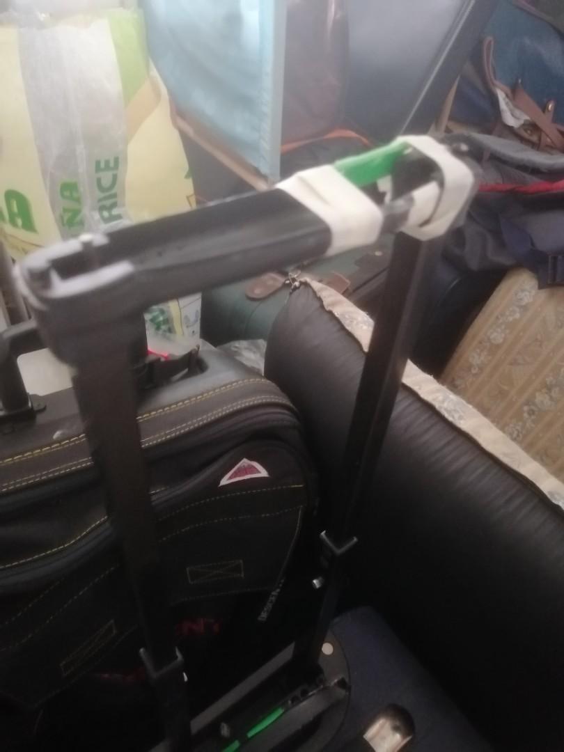 Hand carry handle issue, Hobbies & Toys, Travel, Luggage on Carousell