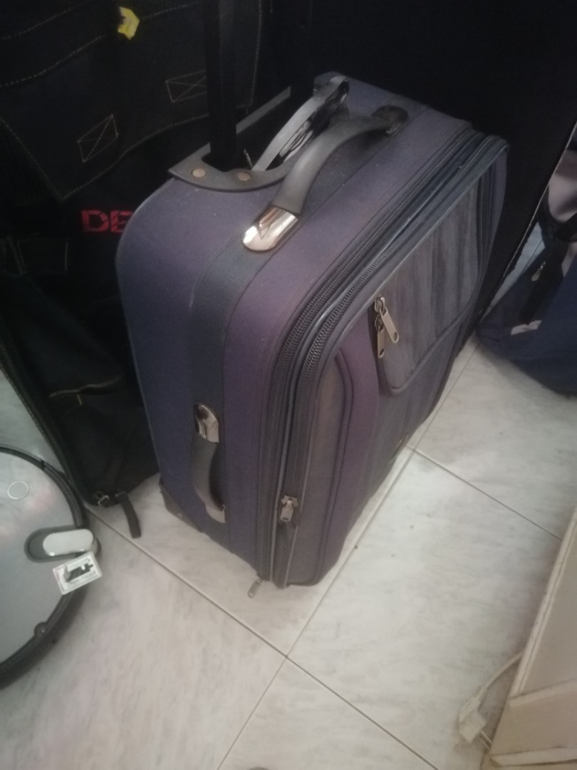 Hand carry handle issue, Hobbies & Toys, Travel, Luggage on Carousell