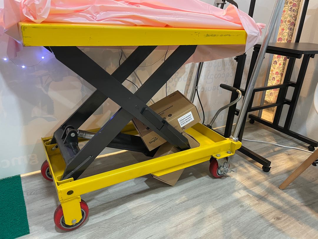 Hydraulic Jack / Hydraulic Table Lift, Furniture & Home Living, Home ...