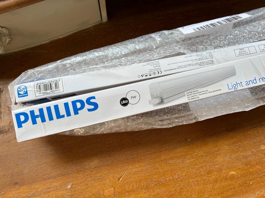 Philips LED T5 batten 7W cool white 4000K 2ft - 2pcs, Furniture & Home ...