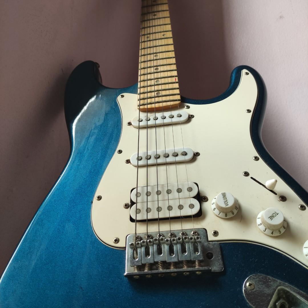 Fernando Electric Guitar (Unique Series) AMPLIFIER and CORD INCLUDED ...