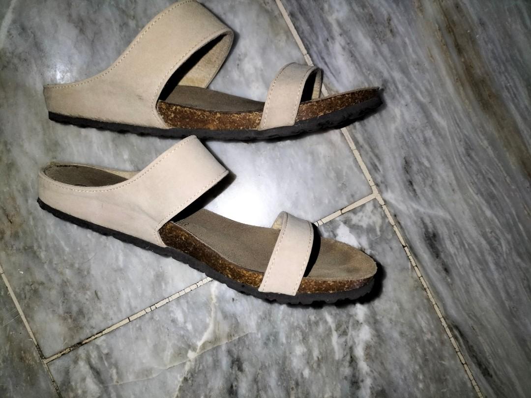 outland slipper, Women's Fashion, Footwear, Flats & Sandals on Carousell