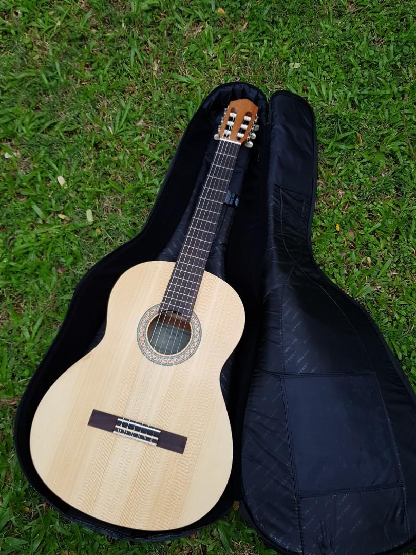 YAMAHA C40M /CLASSICAL GUITAR W/ CASING, Hobbies & Toys, Music & Media, Musical Instruments on ...