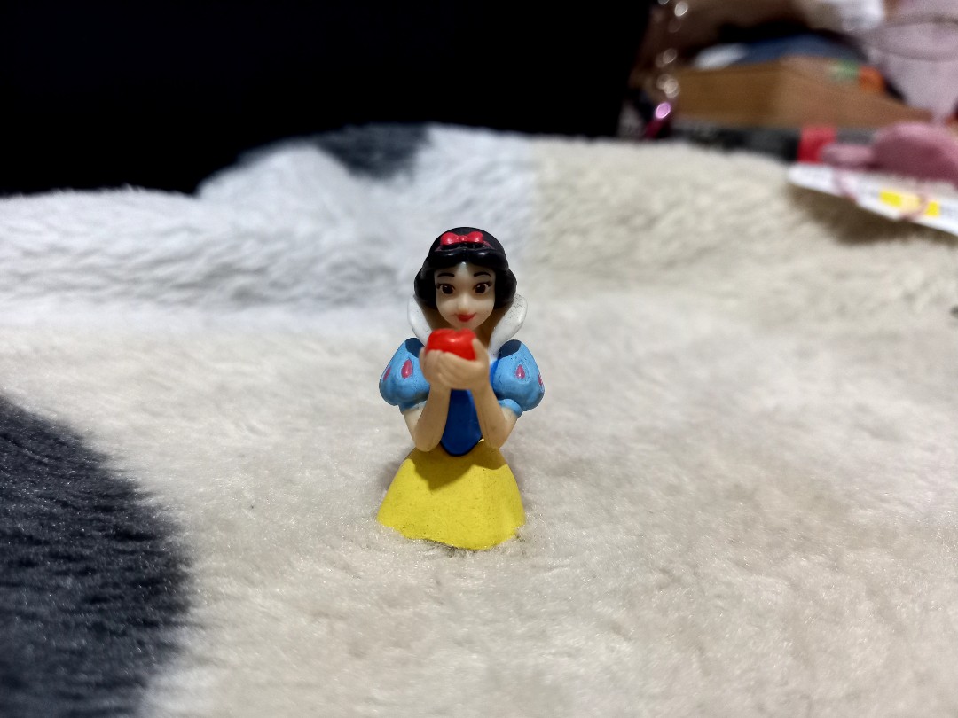 Disney Snow White Mini Figure, Hobbies & Toys, Memorabilia ...