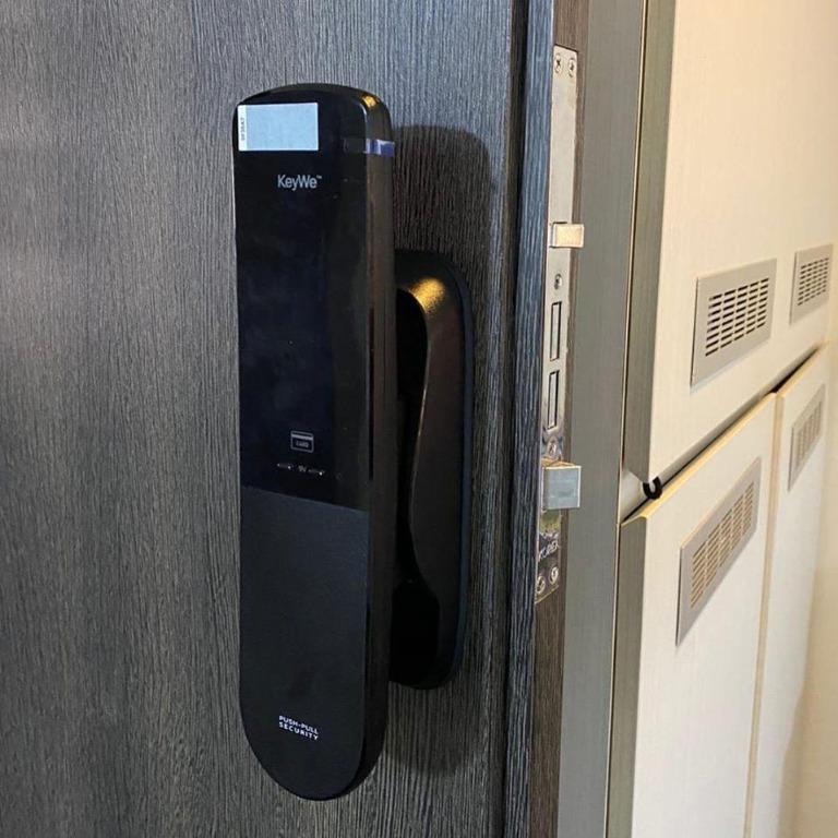 Epic 5G Pro Gate + Keywe Pulse Push Pull $850, Furniture & Home Living ...