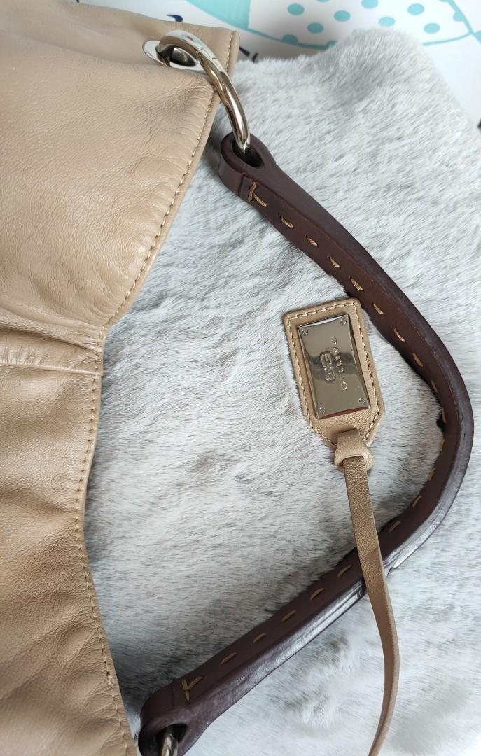 Gillivo Hobo Bag, Luxury, Bags & Wallets on Carousell