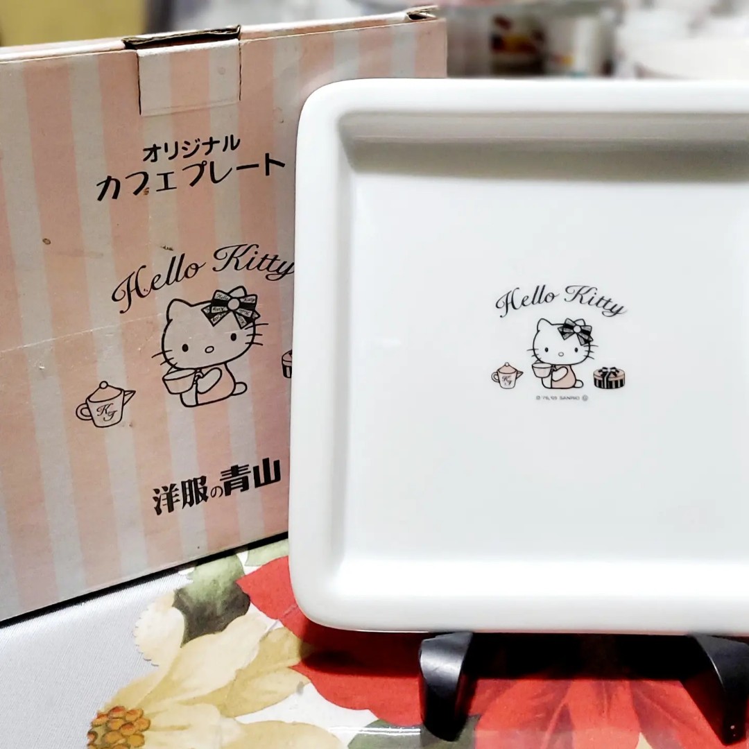 Hello Kitty Square Cake Plate, Furniture & Home Living, Kitchenware ...
