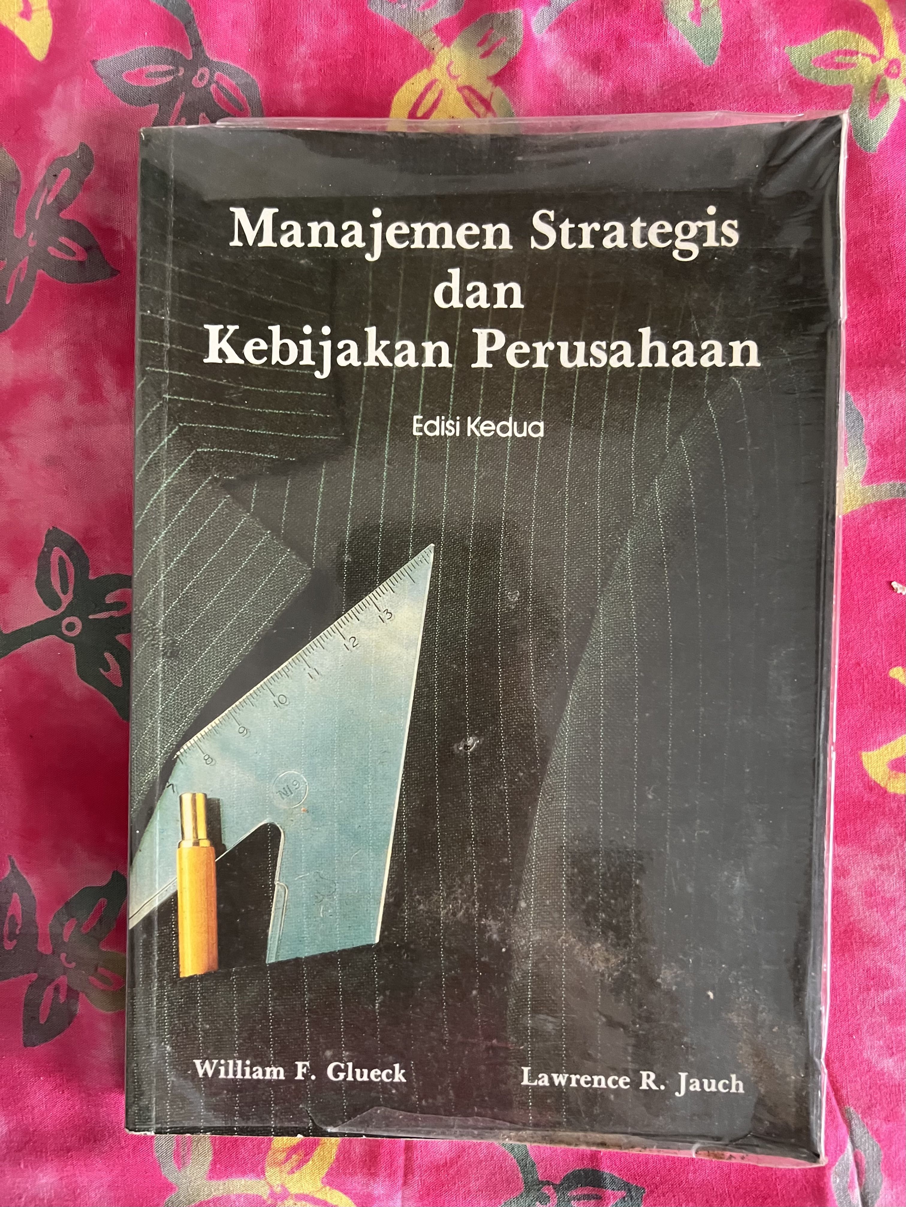 Manajemen Strategis Dan Kebijakan Perusahaan Buku And Alat Tulis Buku