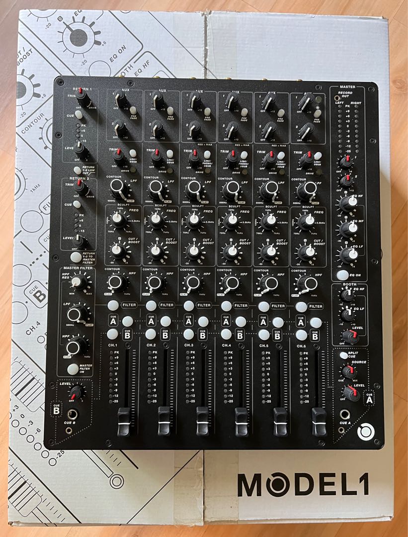 PLAYDifferently MODEL 1 - Mint condition, Hobbies & Toys, Music & Media ...