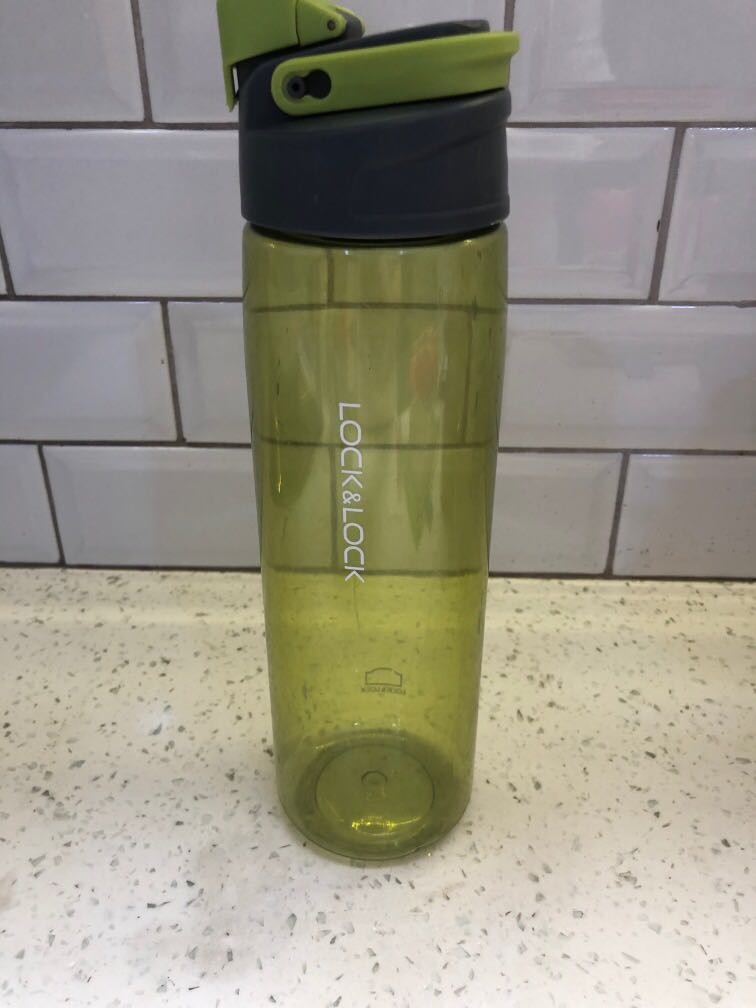 Water Bottle lock n lock, Kitchen & Appliances di Carousell