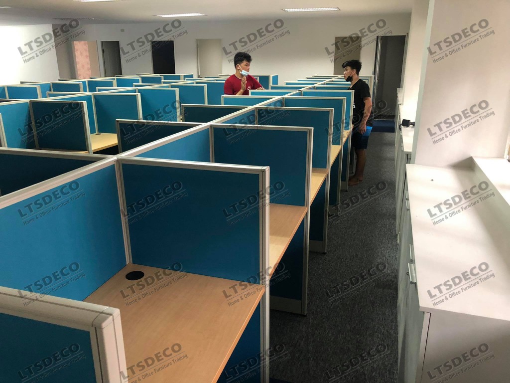 FULL FABRIC TYPE WORKSTATION TABLE WITH SHARING PANEL OFFICE PARTITIONS ...