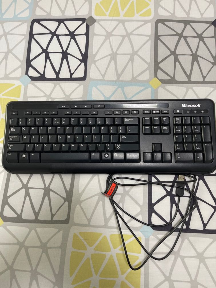 Microsoft Full sized wired keyboard 600, Computers & Tech, Parts ...