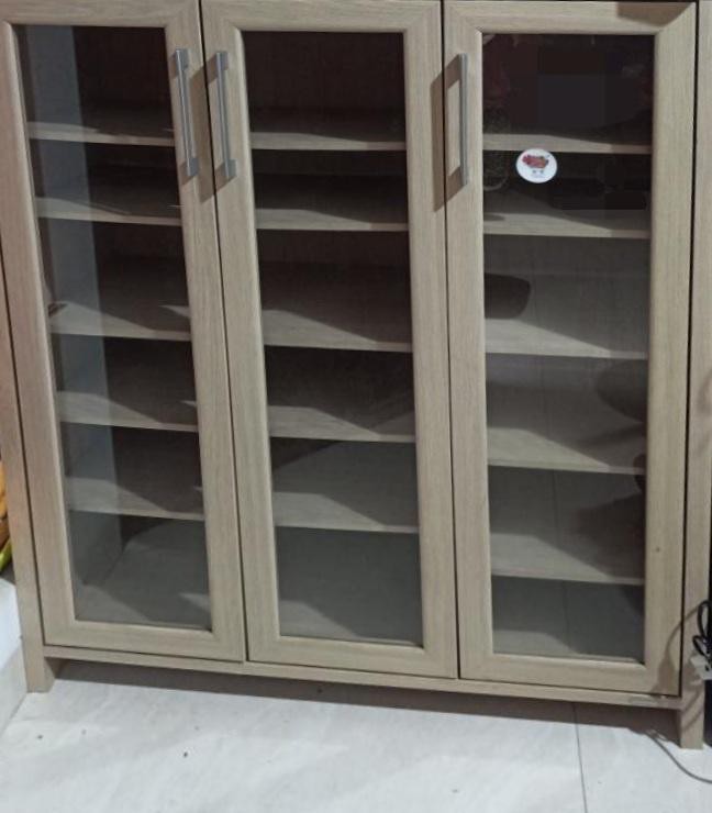 RAK SEPATU INFORMA KACA LEMARI SEPATU, Perabotan Rumah di Carousell