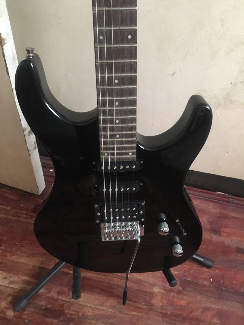 Washburn RX10 All Black Super Strat comes with Washburn Amps with Gain ...