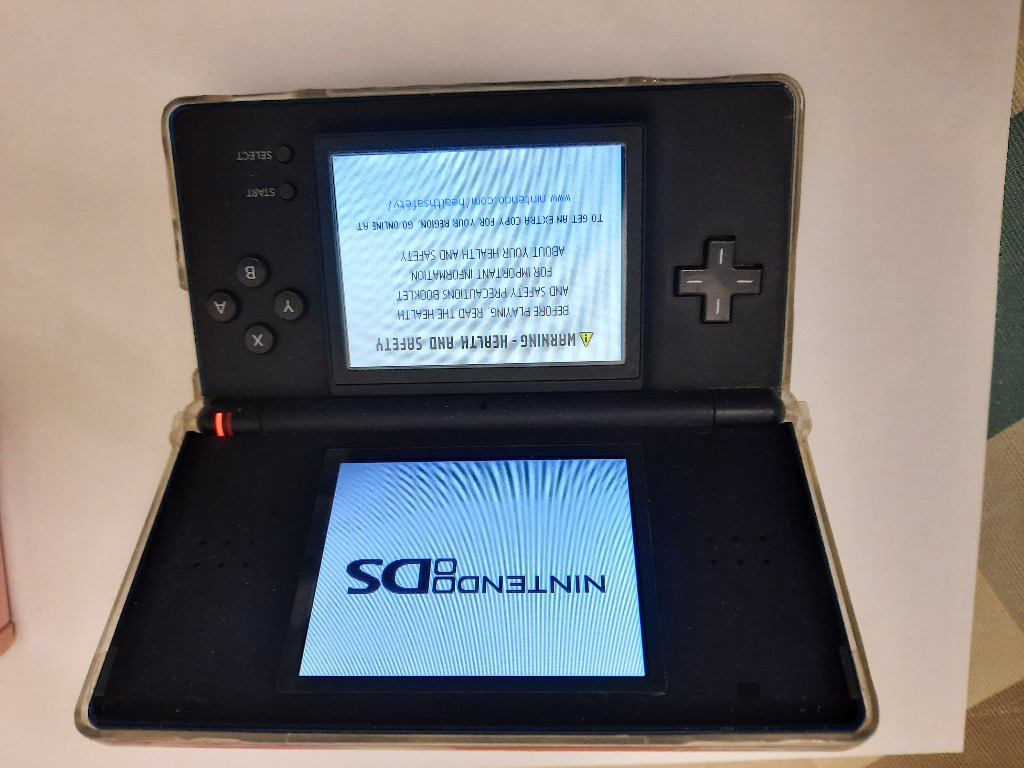 NDS連R4 card (Blue Color), 電子遊戲, 電子遊戲, Nintendo 任天堂 - Carousell