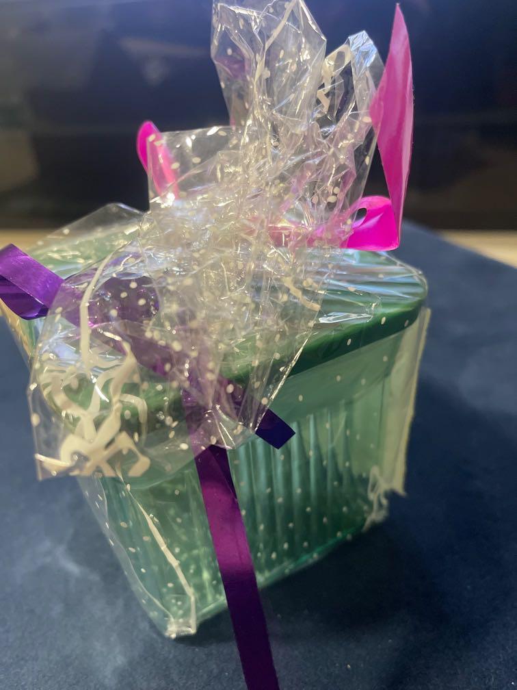 Tupperware Elegant square box container storage (green), Furniture ...