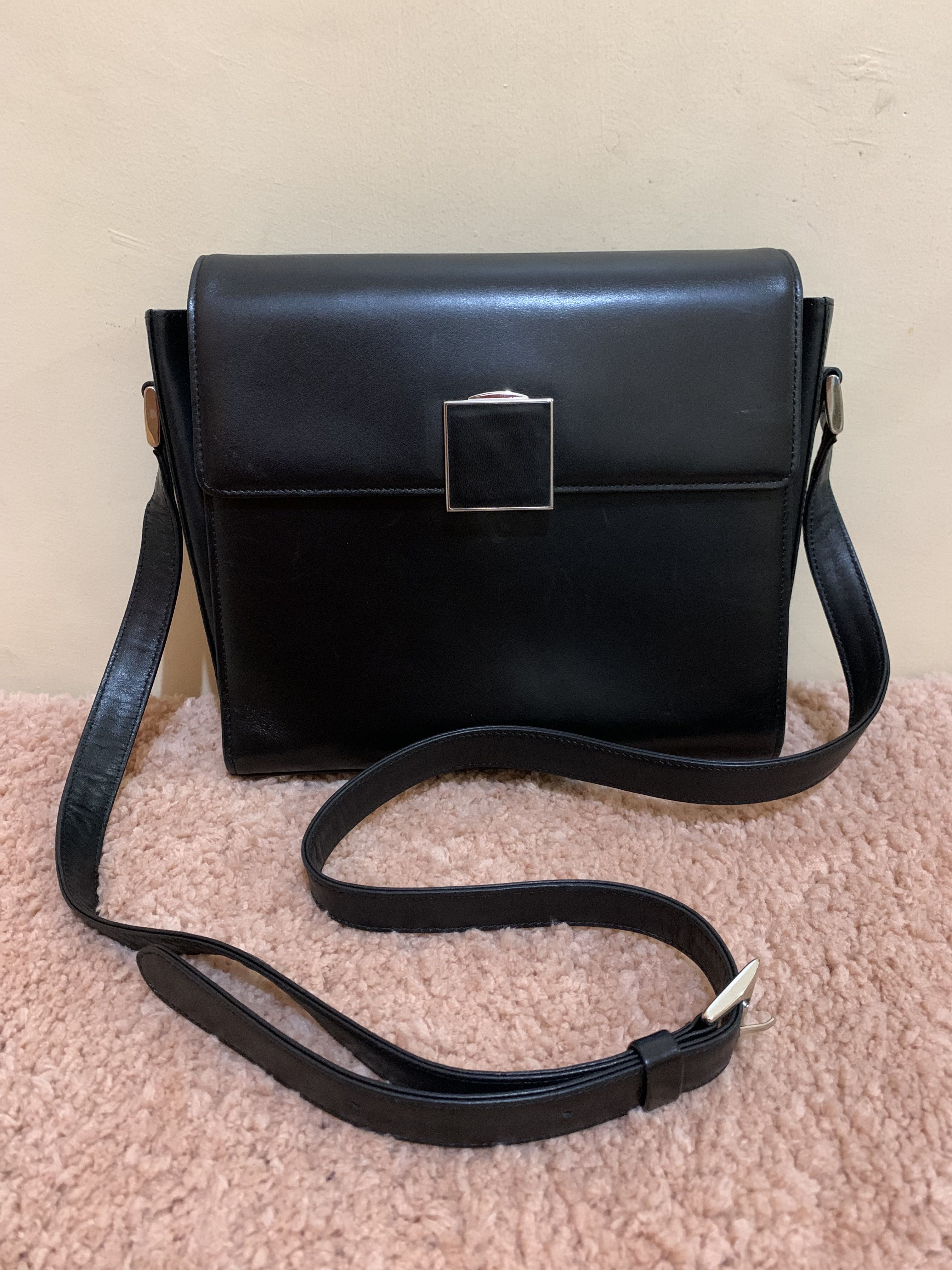 La Moda Elegance Made in Japan, Women's Fashion, Bags & Wallets, Cross ...