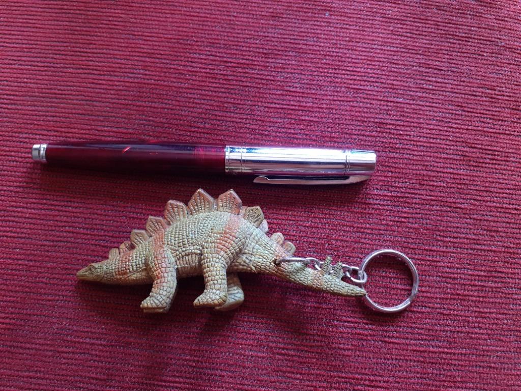 Stegosaurus keychain (1993), Hobbies & Toys, Memorabilia & Collectibles ...