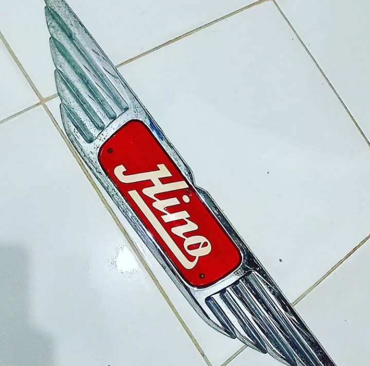 Emblem truck Hino lawas, Aksesoris Mobil di Carousell