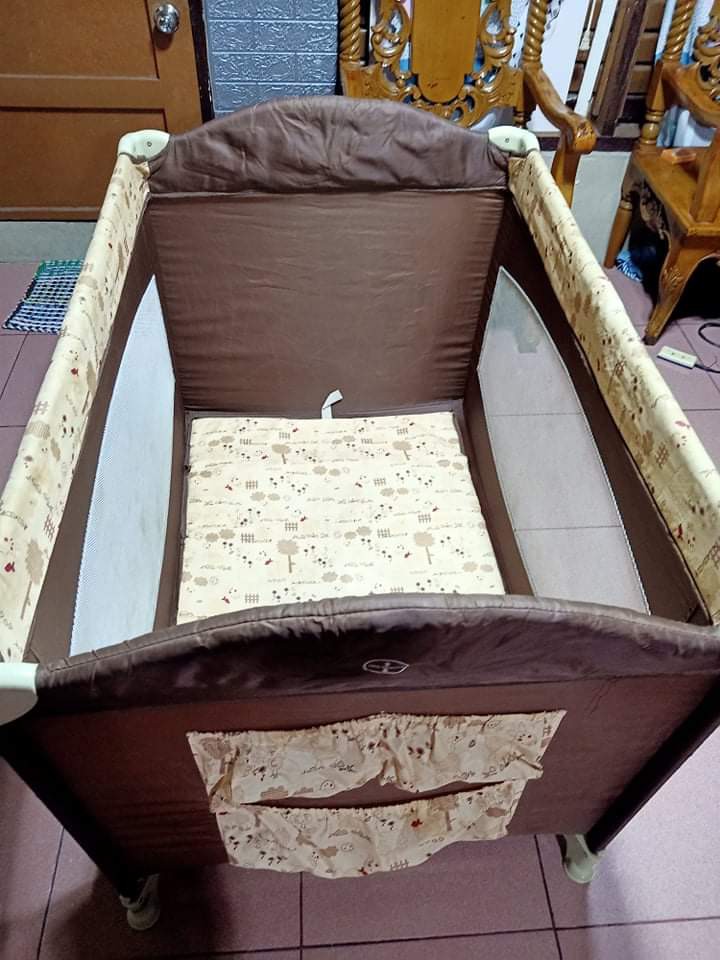 Giant Carrier Crib, Babies & Kids, Baby Nursery & Kids Furniture, Cots ...