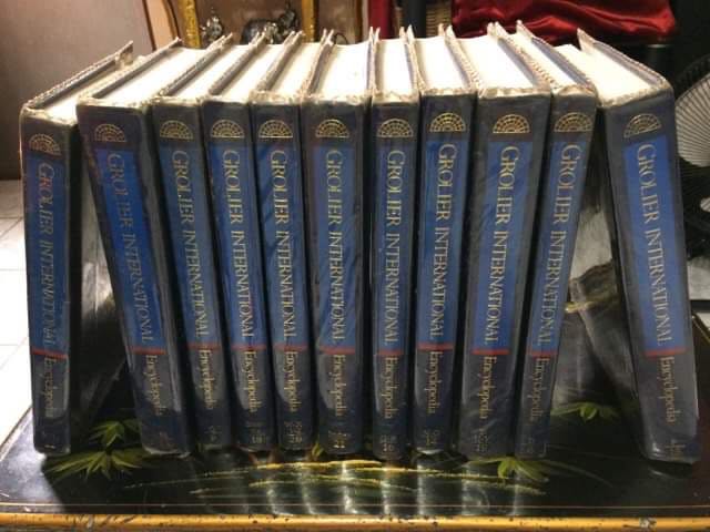 GROLIER INTERNATIONAL ENCYCLOPEDIA, Hobbies & Toys, Books & Magazines ...