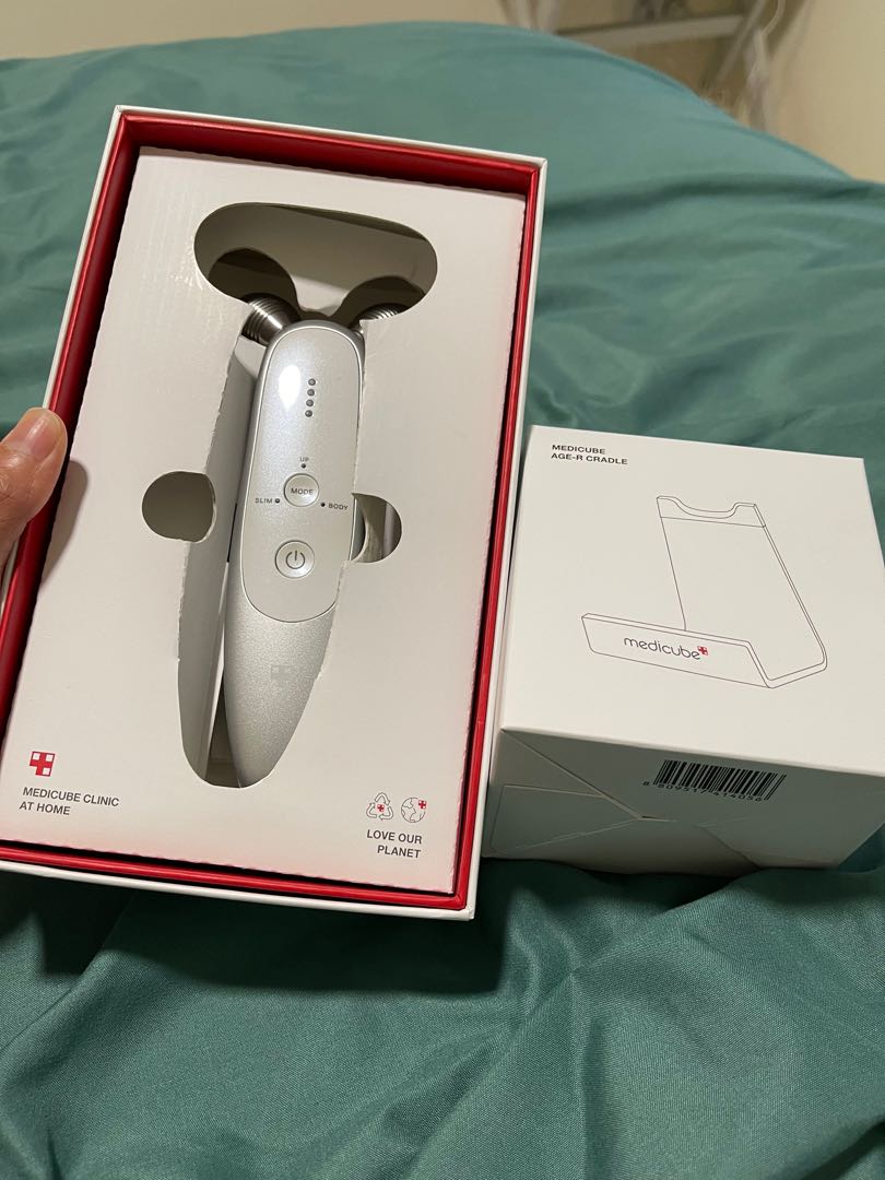 Medicube Age-R device Dermatology EMS Shot, Beauty & Personal Care ...