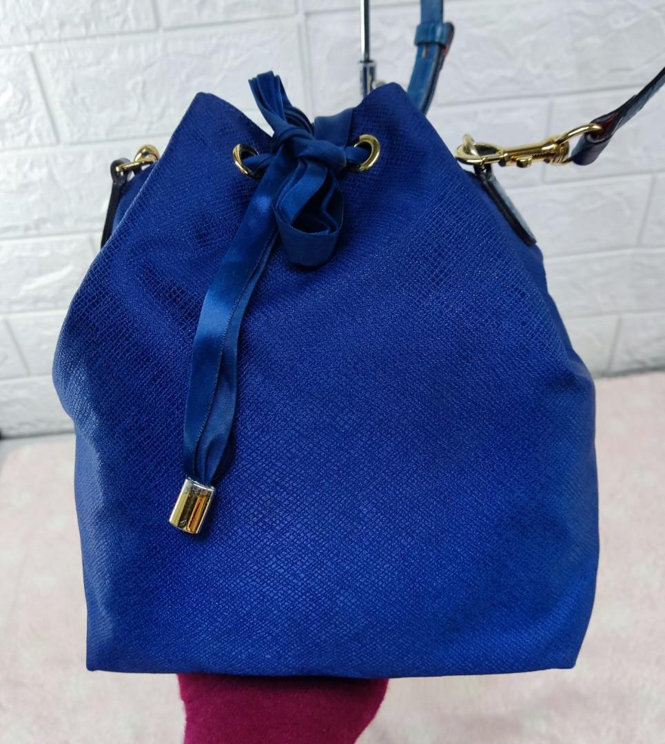 Original Lianca Central Bucket Bag, Women's Fashion, Bags & Wallets ...