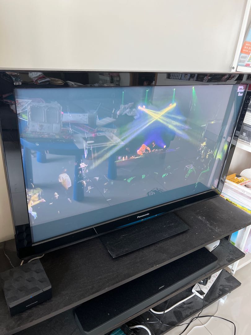 Panasonic Viera 40 inch, and IKEA TV Console table must go in Mid March ...