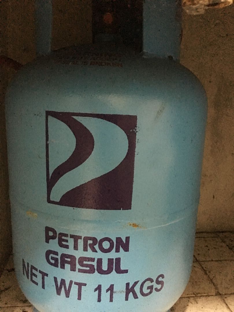 Petron Gasul w/ regulator, Furniture & Home Living, Kitchenware ...