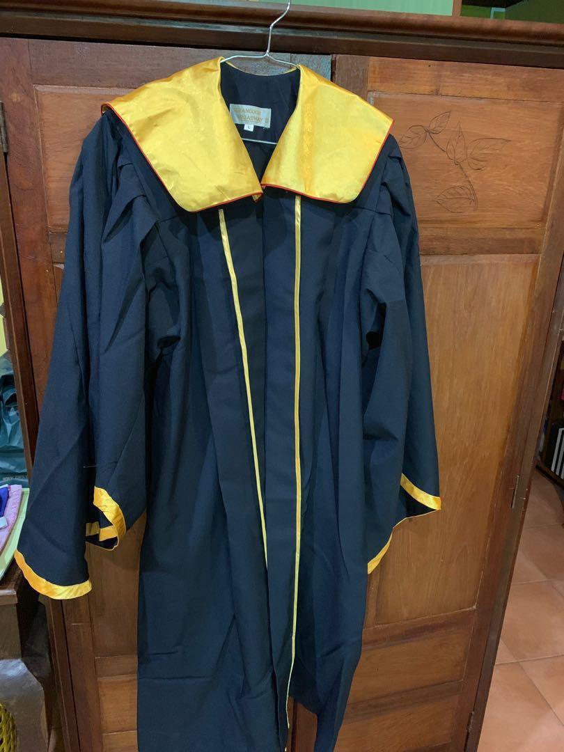 STEAL! SINGAPORE POLYTECHNIC GRADUATION GOWN/ACADEMIC DRESS, Men's ...