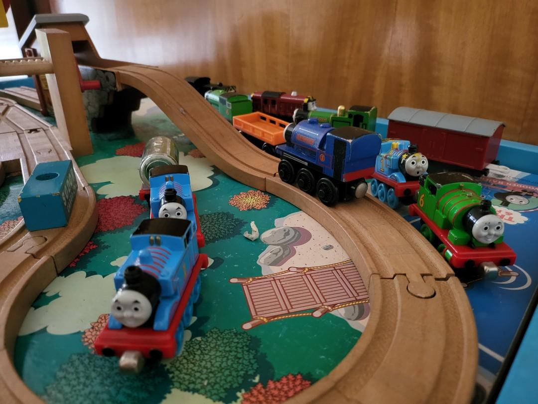 Thomas the Tank Engine Table and Set, Hobbies & Toys, Toys & Games on ...