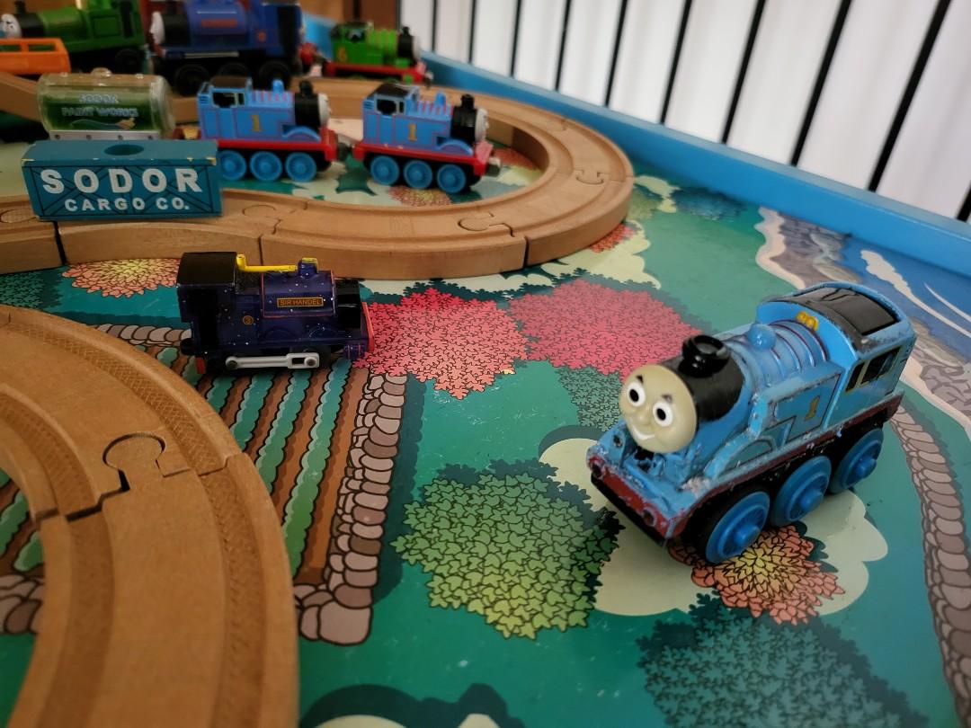 Thomas the Tank Engine Table and Set, Hobbies & Toys, Toys & Games on ...