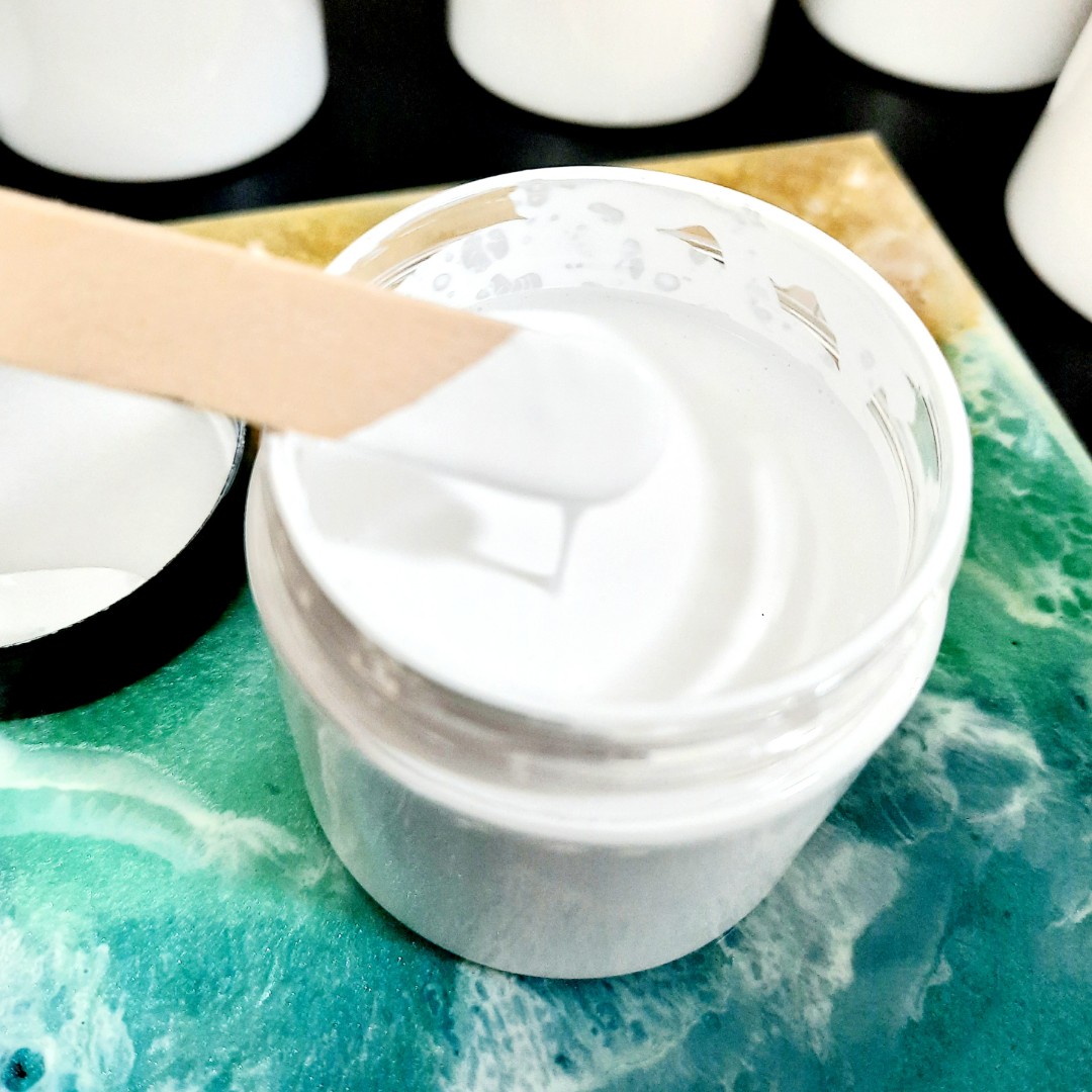 White paste for epoxy resin waves, Hobbies & Toys, Stationery & Craft ...
