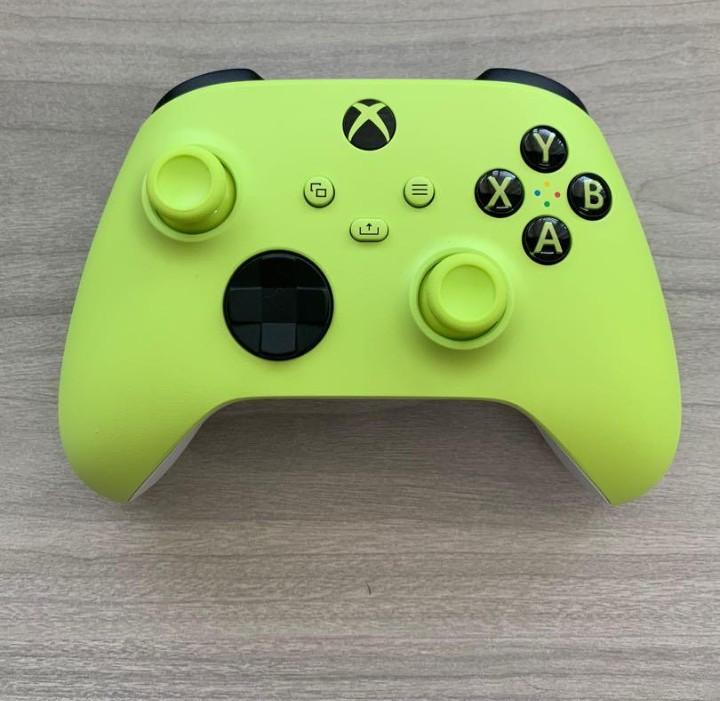 Xbox controller electric volt (Special edition), Video Gaming, Video ...