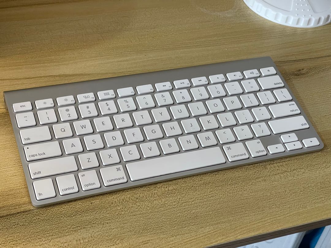 Apple Magic Keyboard Wireless Bluetooth Model A1314 Computers And Tech Parts And Accessories