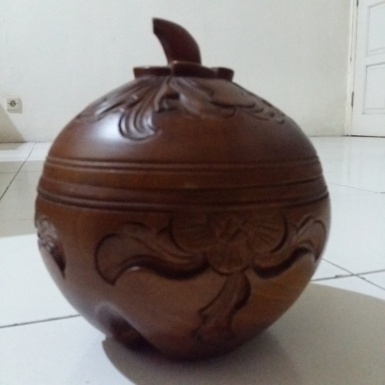 BOKOR KAYU UKIRAN #pilihpreloved, Antik, Pajangan di Carousell