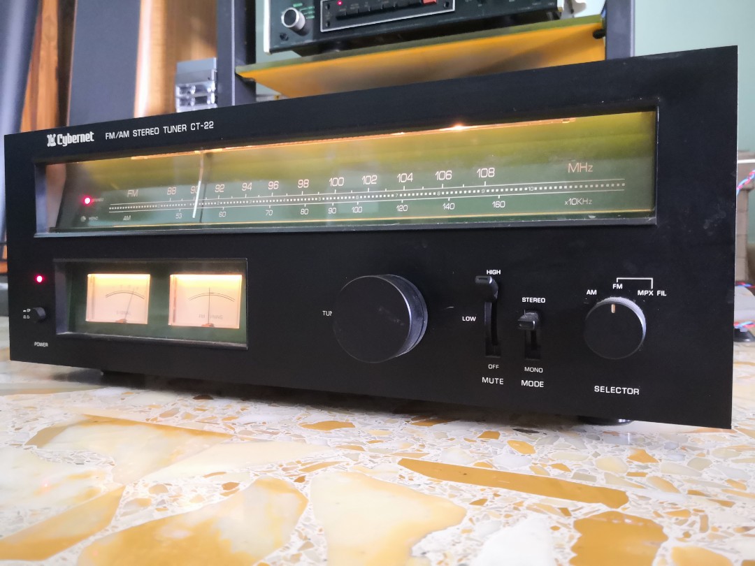 Cybernet FM/AM stereo tuner CT-22 with output control. Made in Japan ...