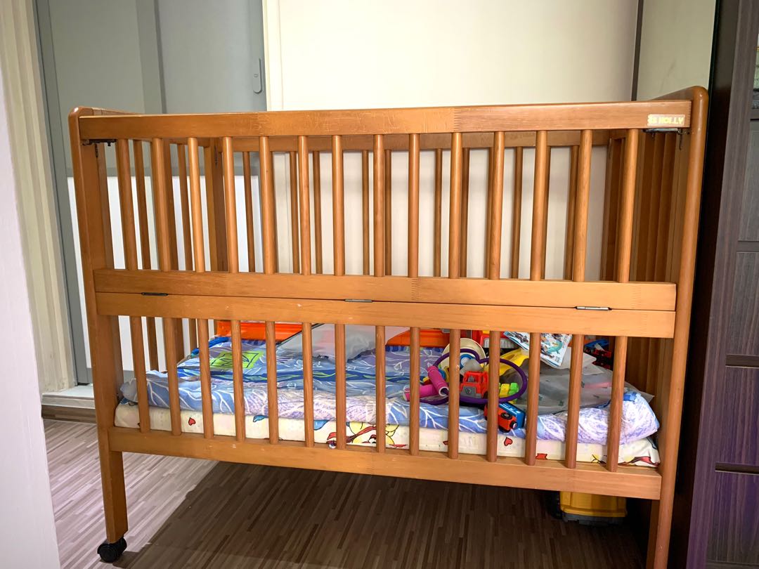 Free baby cot, Babies & Kids, Baby Nursery & Kids Furniture, Cots ...