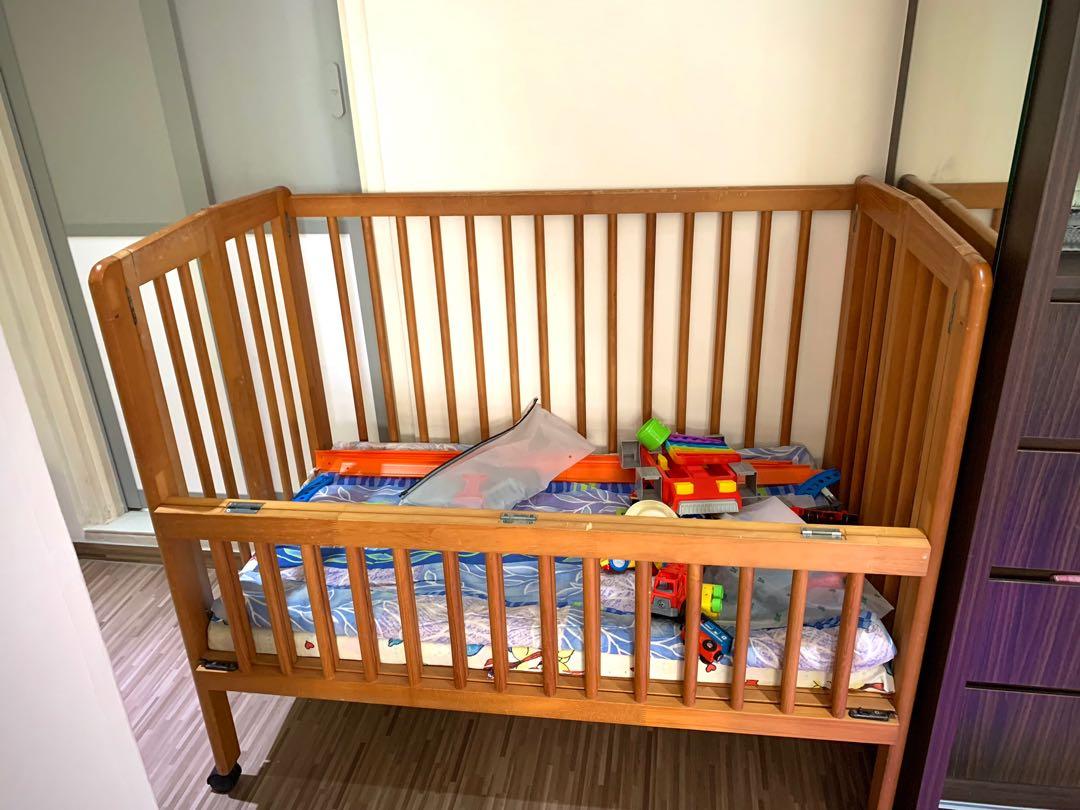 Free baby cot, Babies & Kids, Baby Nursery & Kids Furniture, Cots ...