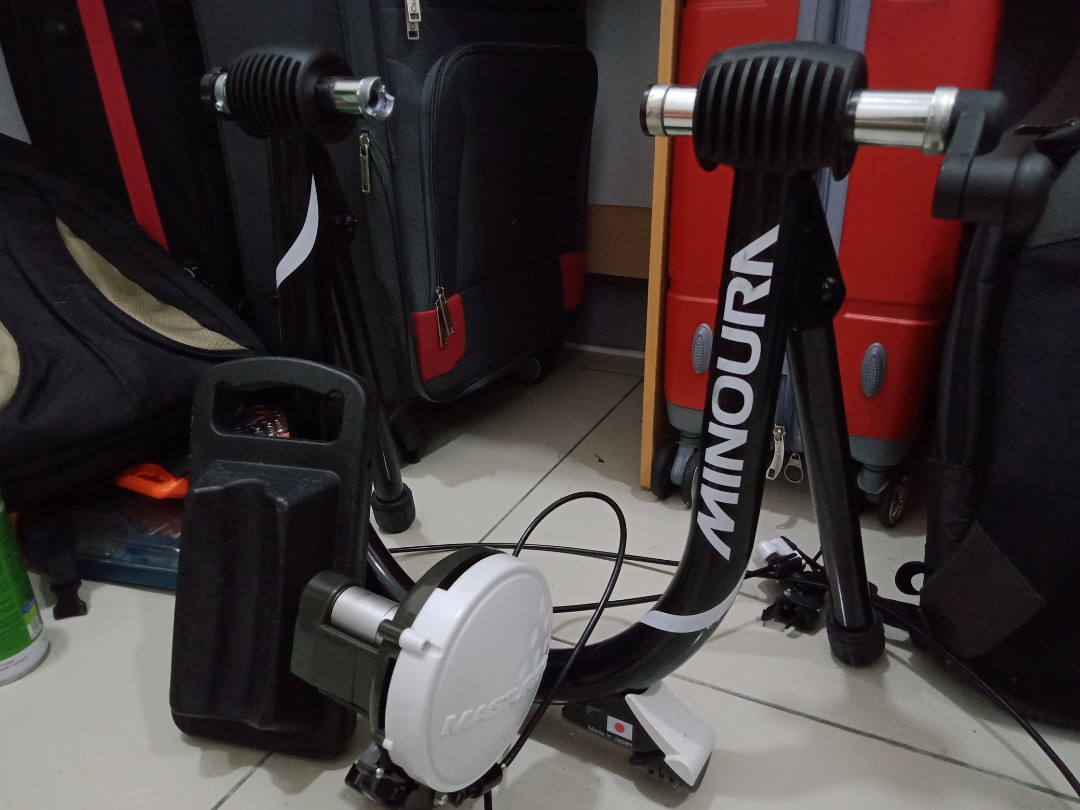 Minoura trainer with riser, Sports Equipment, Bicycles & Parts ...