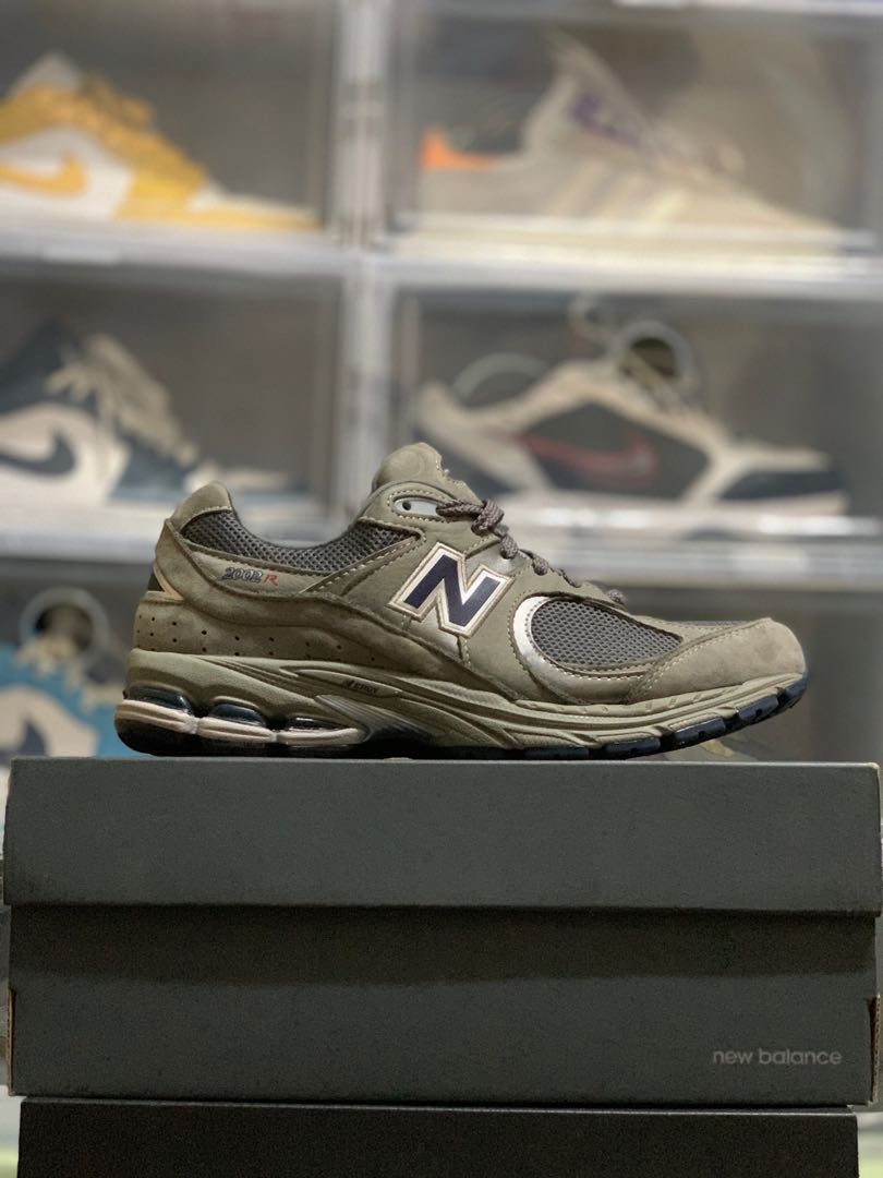 NB 2002R OG LIGHT GREY, Men's Fashion, Footwear, Sneakers on Carousell