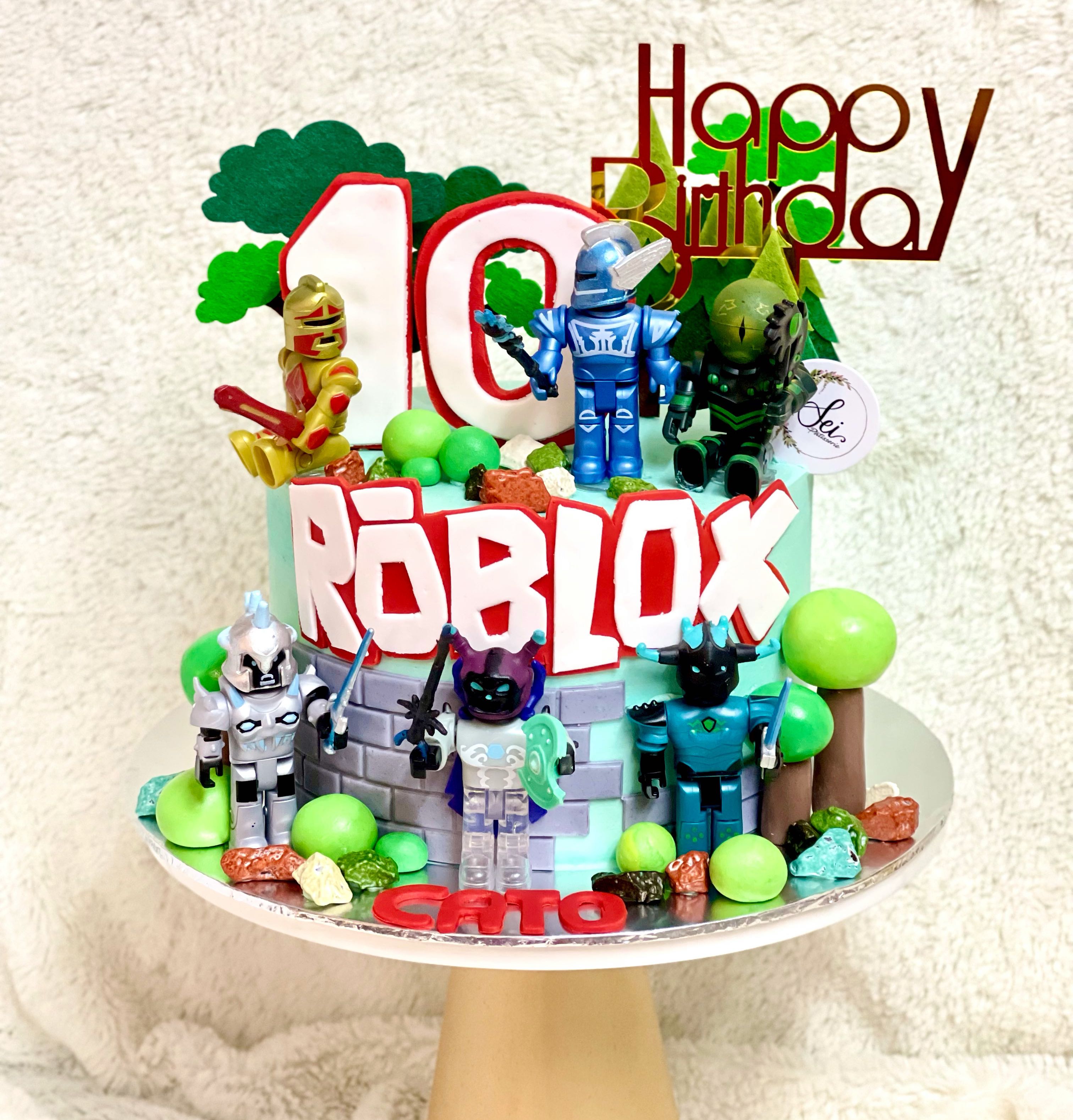 Roblox cake, Food & Drinks, Homemade Bakes on Carousell