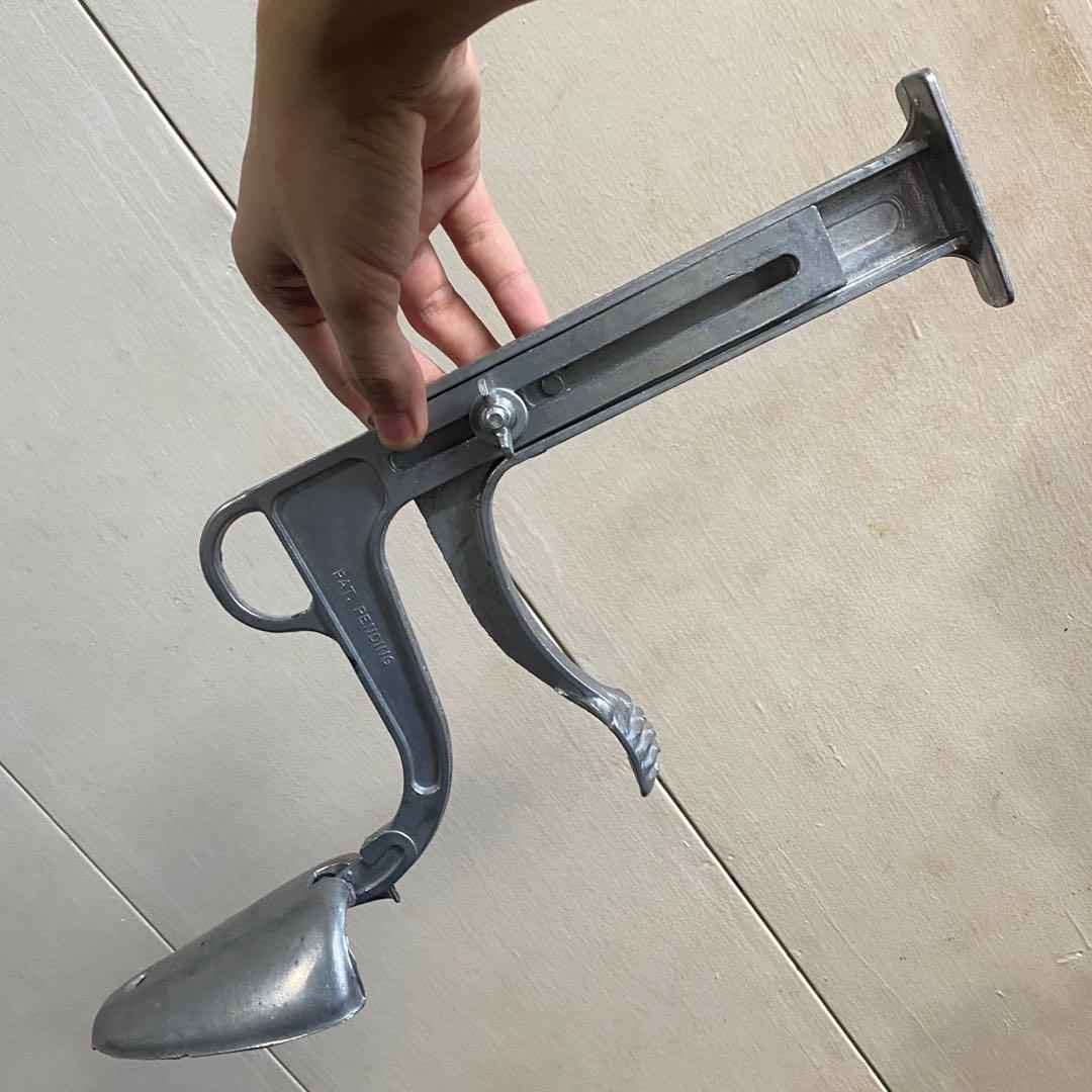 Shine Butler Shoe Shine cast with 2 Forms no wall mount, Men's Fashion ...